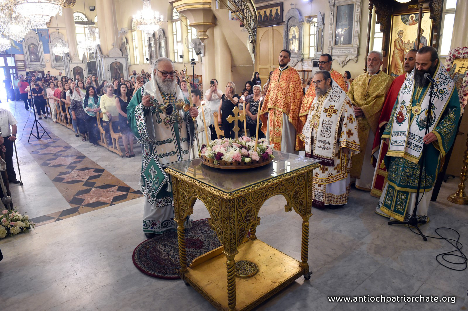 The Solemn Divine Liturgy on the Feast of the Elevation of the Life ...